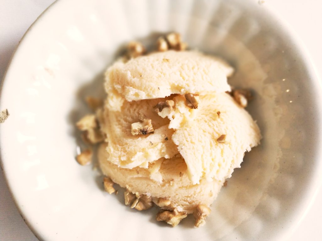 HELADO DE VAINILLA CON NUECES DE MACADAMIA - La Despensa Azul